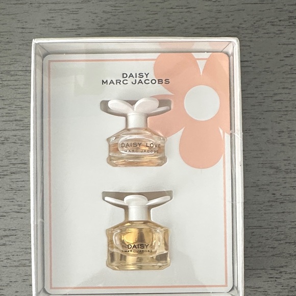 Marc Jacobs | Other | Marc Jacobs Daisy Perfume Duo Pink And Gold ...